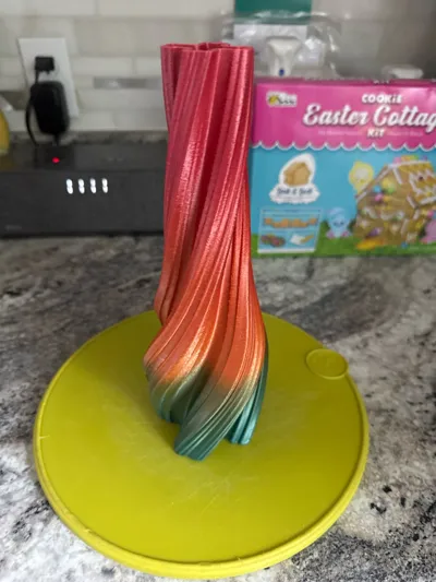 Twisted Vase (made by Makerlab Make My Vase) by SabreDesign MakerWorld ...