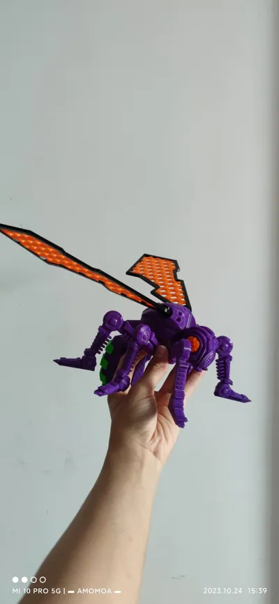 Bumblebee (assembleable and poseable) by BPCSBPCS - MakerWorld