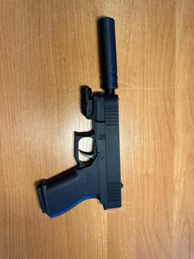 Glock 19 v8 with visier and slide by RTX_Nitrox MakerWorld: Download ...