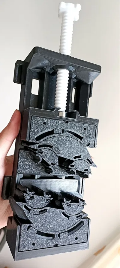 Fractal Bench Vice by 粮亦丰 MakerWorld: Download Free 3D Models