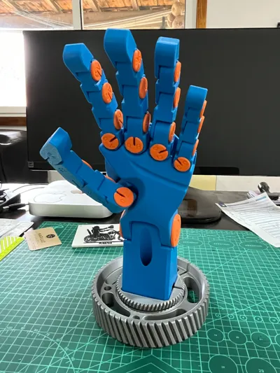Poseable Robot Hand (Left Hand) (PLA) by Make-A-Print246 MakerWorld ...