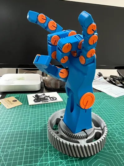 Poseable Robot Hand (Left Hand) (PLA) by Make-A-Print246 MakerWorld ...