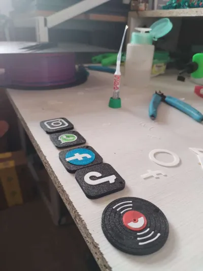 Social NFC keychain by DotCom Artwork MakerWorld: Download Free 3D Models