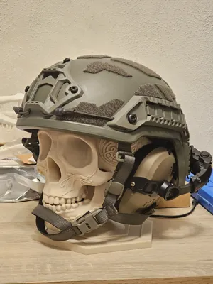 Original skull helmet stand by Tobias MakerWorld: Download Free 3D Models