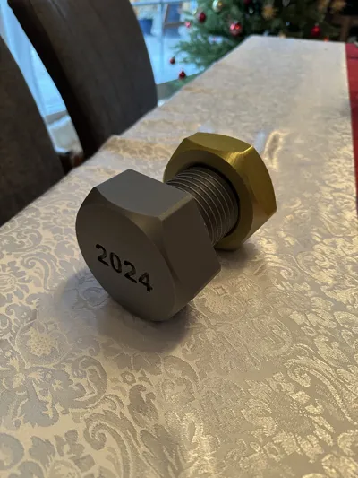 Huge Screw Cup / Vase by Maxx Design - MakerWorld