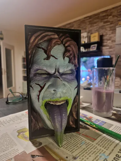 Exorcist Regan MacNeil Book Nook by Treddigineer - MakerWorld