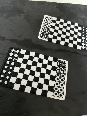 Wallet-Sized Chess Set by farinha - MakerWorld