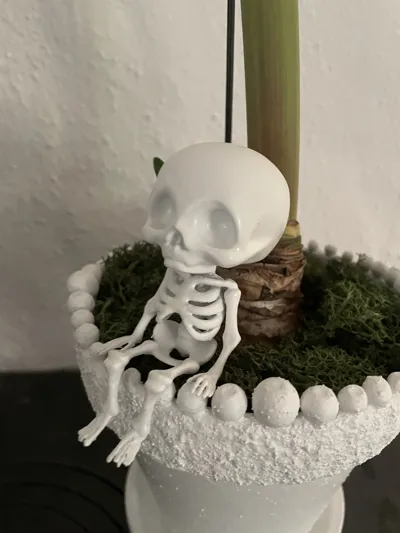 Sitting skeleton by Hold_Ctrl MakerWorld: Download Free 3D Models
