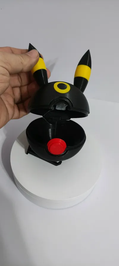 Umbreon Ball - Pokemon - Pokeball Functional by Torikami MakerWorld ...