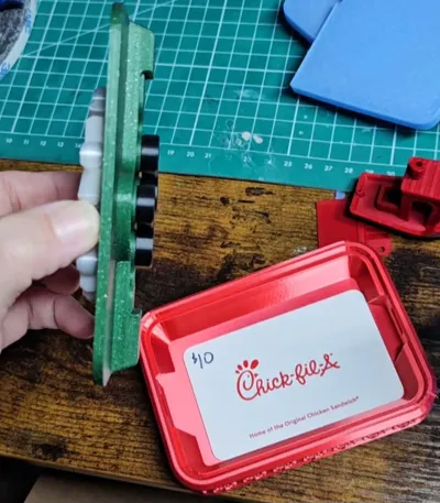 Mechanically Locking Gift Card Box by JamesThePrinterMakerWorld ...