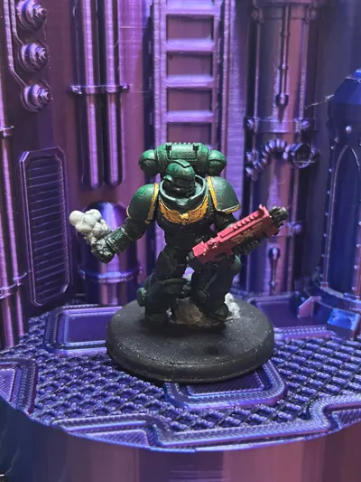 Miniature Display Stand F Hero Stand Warhammer 40k by DaChemika ...