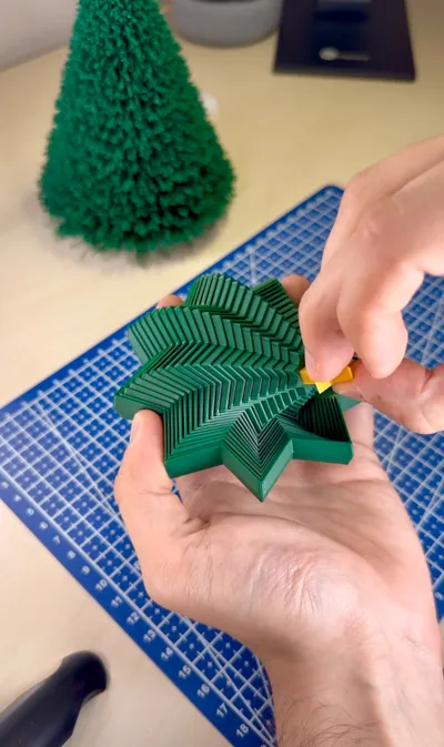 Christmas Tree Expanding Fidget by Raven MakerWorld: Download Free 3D ...