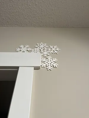 Snowflakes door corner decor by Dan MakerWorld: Download Free 3D Models