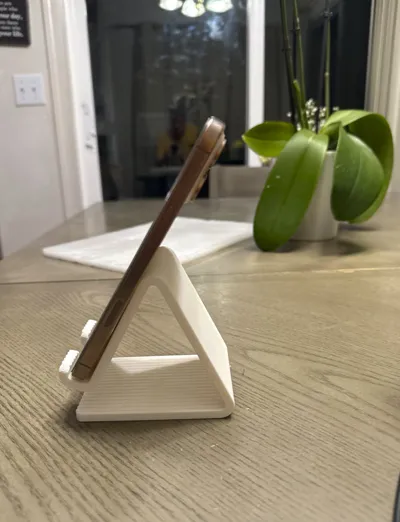 手机支架 来自 K2 Tech Designs MakerWorld：免费下载 3D 模型