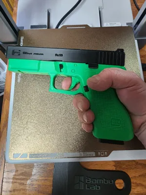 Glock 17 Gen4 Pistol Toy Model (.stp Source File Included) by 补补觉去 ...