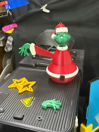 Grinch Christmas Tree Topper 2025 - Free 3D Print Model - MakerWorld