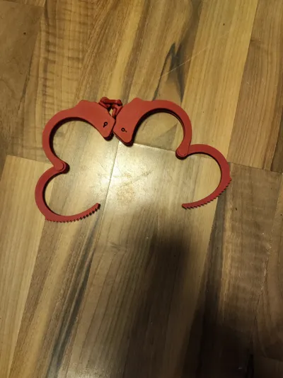 Handcuffs by bpereiraMakerWorld: Download Free 3D Models