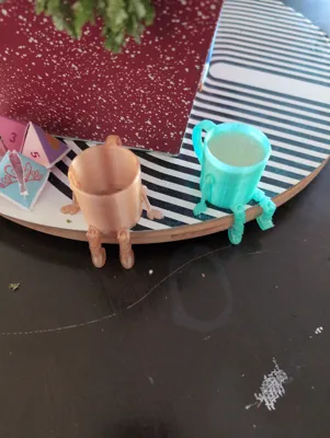 Coffee mug with articulated legs by Torbjorn16 MakerWorld: Download ...