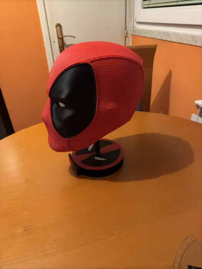Deadpool Helmet Stand w/ changeable face plates by bbush362 MakerWorld ...