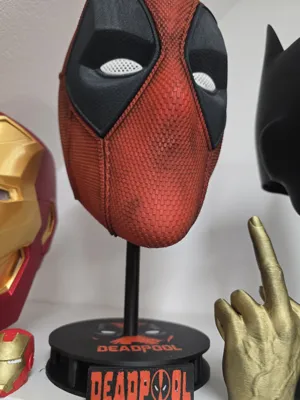 Deadpool Helmet Stand w/ changeable face plates by bbush362 MakerWorld ...