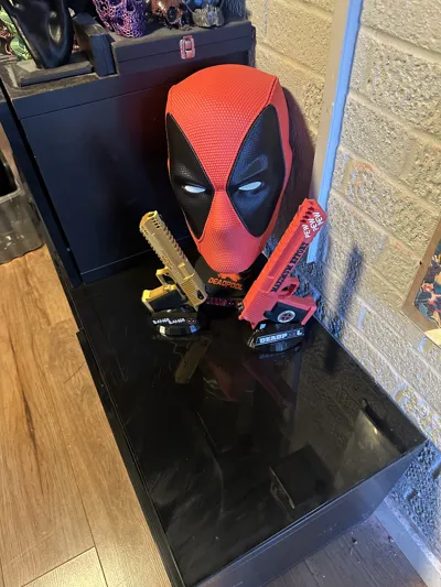 Deadpool Helmet Stand w/ changeable face plates by bbush362 MakerWorld ...