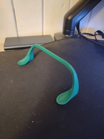 Xbox Invisible Stand / Holder (Controller) by Luke MakerWorld: Download ...