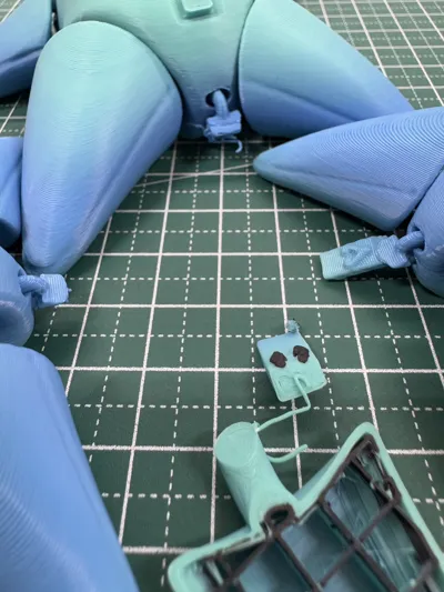 Flexible Nessie Puppet (Apex Legends) - Free 3D Print Model - MakerWorld