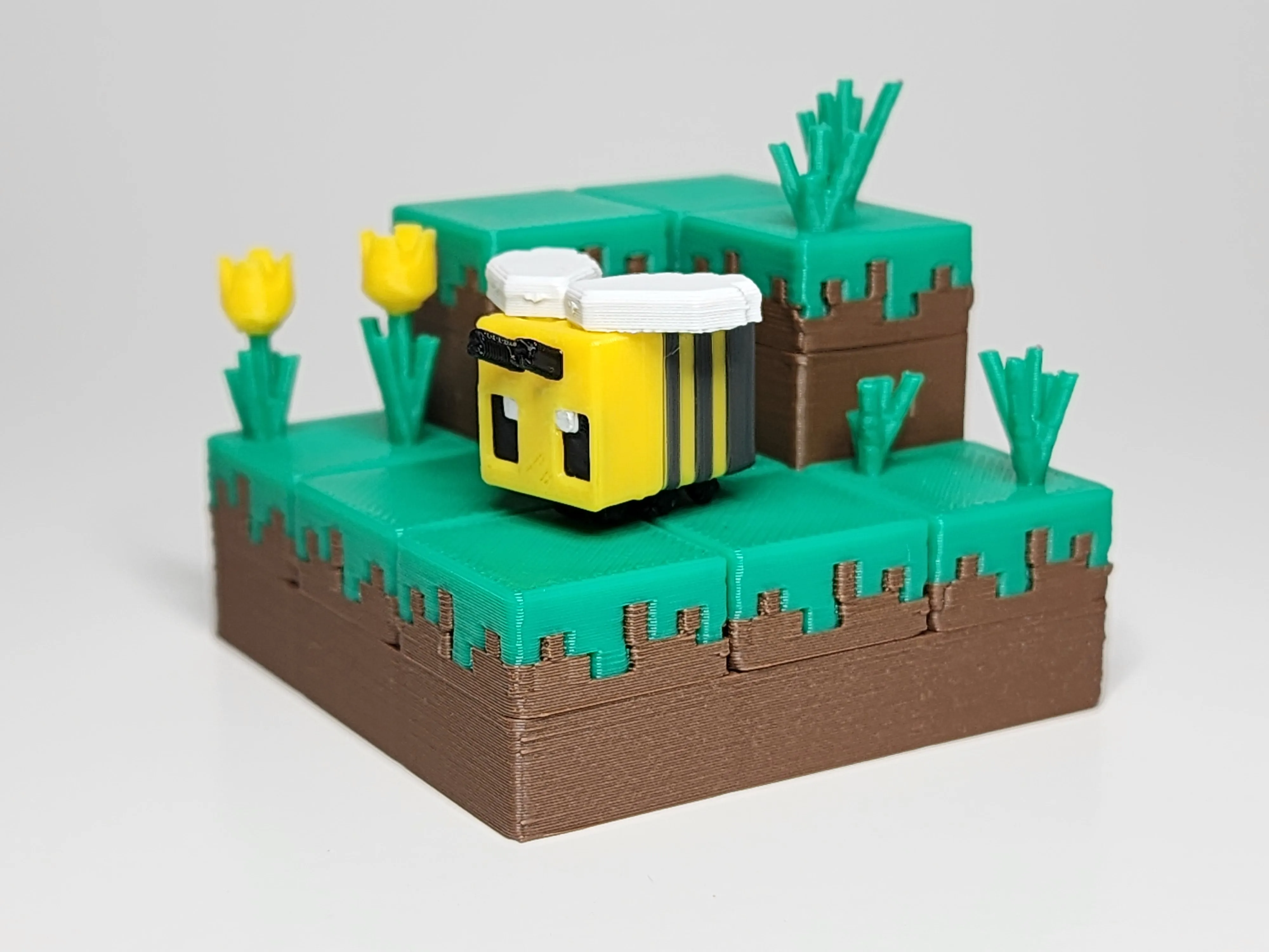 Minecraft-inspired Bee Mini Figure Kit / Keychain by chiz_m MakerWorld ...