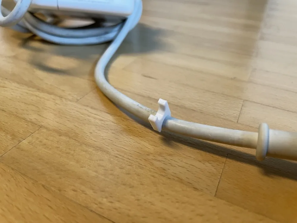 Cable Clip for Apple Macbook Power Adapter by Oliver1 - MakerWorld