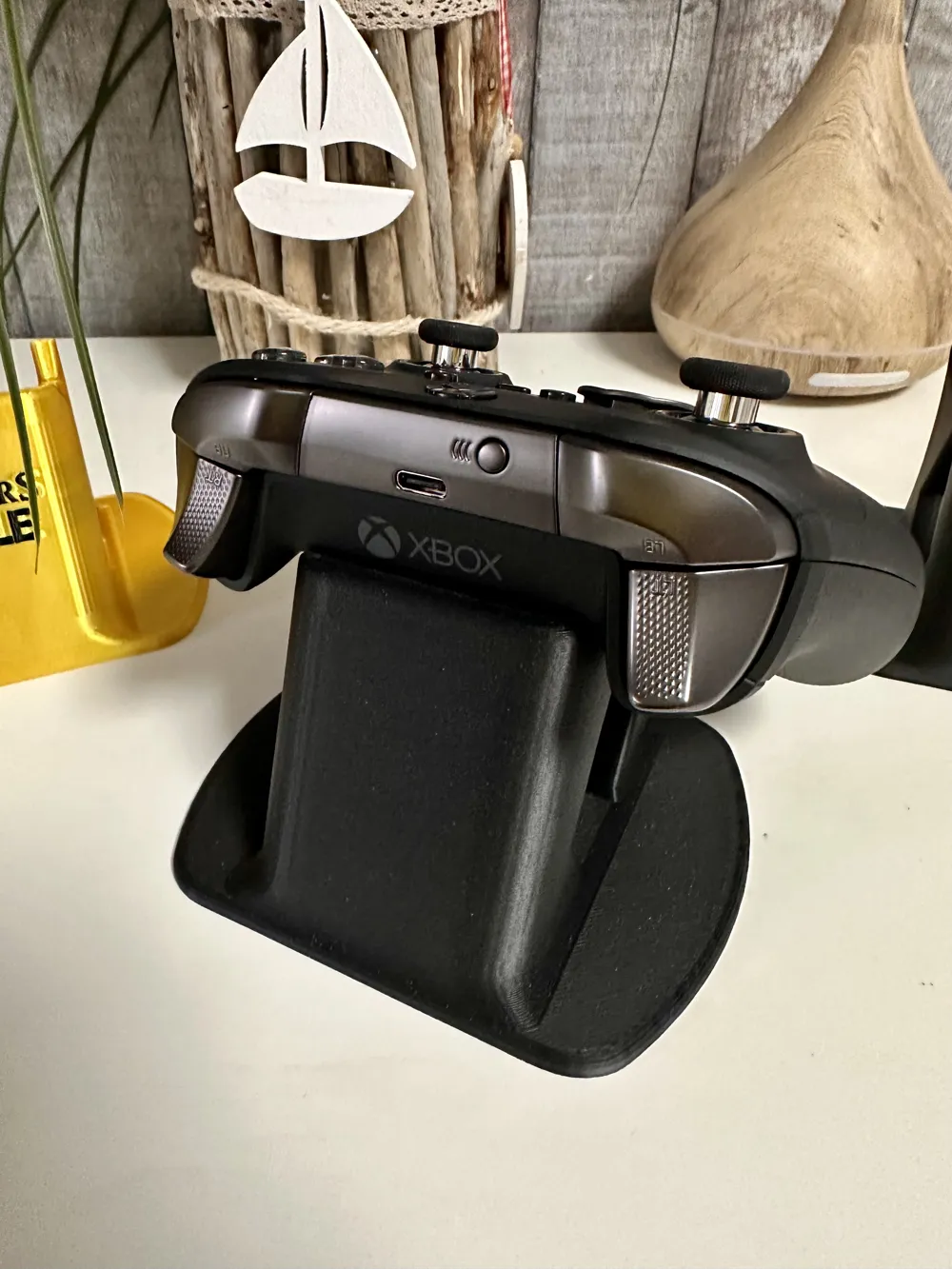 Xbox Elite Series 2 Controller Stand (X-Box) Remixed by holonda3d ...