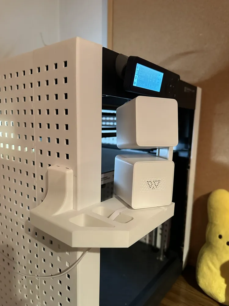 Bambu Lab P1P Wyze Cam Pegboard Mount (Wyze Pan V3 cam) Remixed by MaeTheCat - MakerWorld