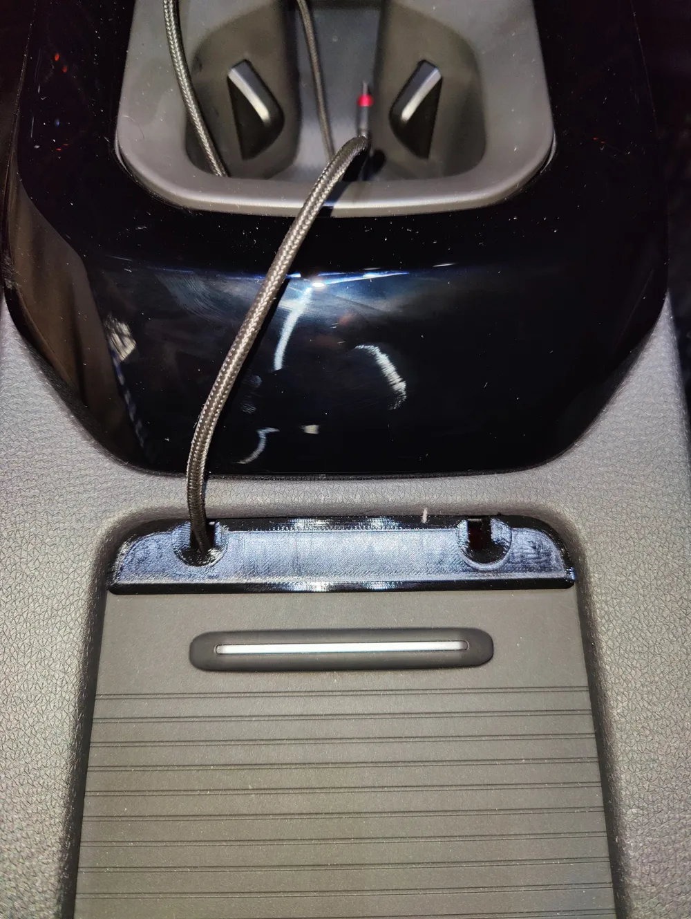 VW ID.4 USB Cable Management by michaelq - MakerWorld