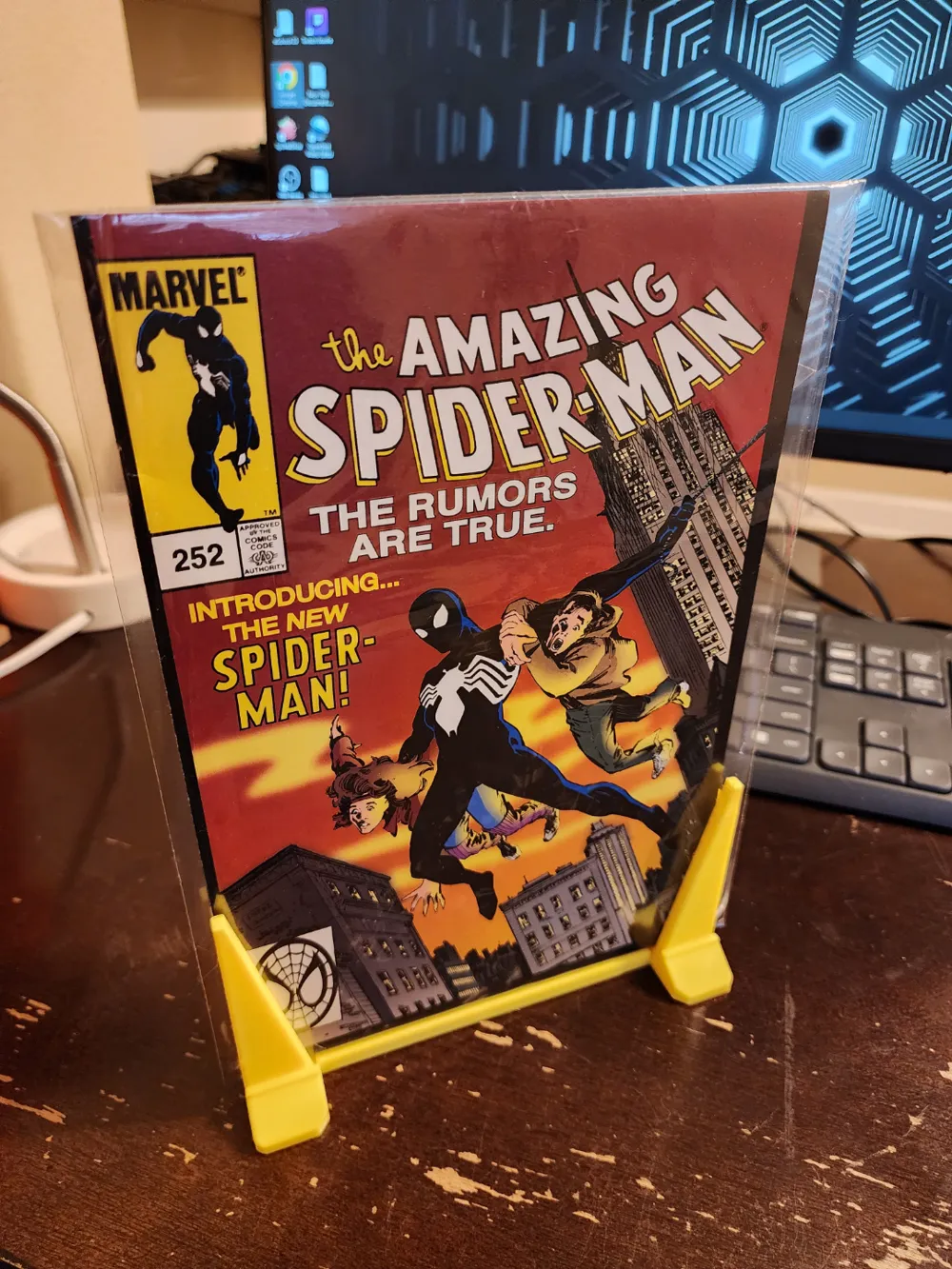 DFD Comic Book Stand by digitallyforgeddesigns - MakerWorld