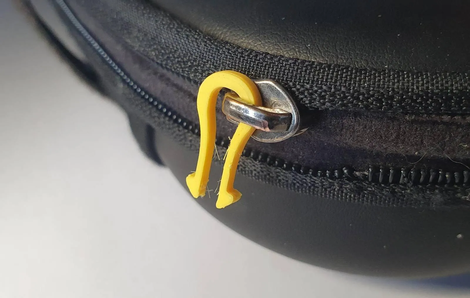 Zip Toggle (V2) by ByteSlinger MakerWorld: Download Free 3D Models