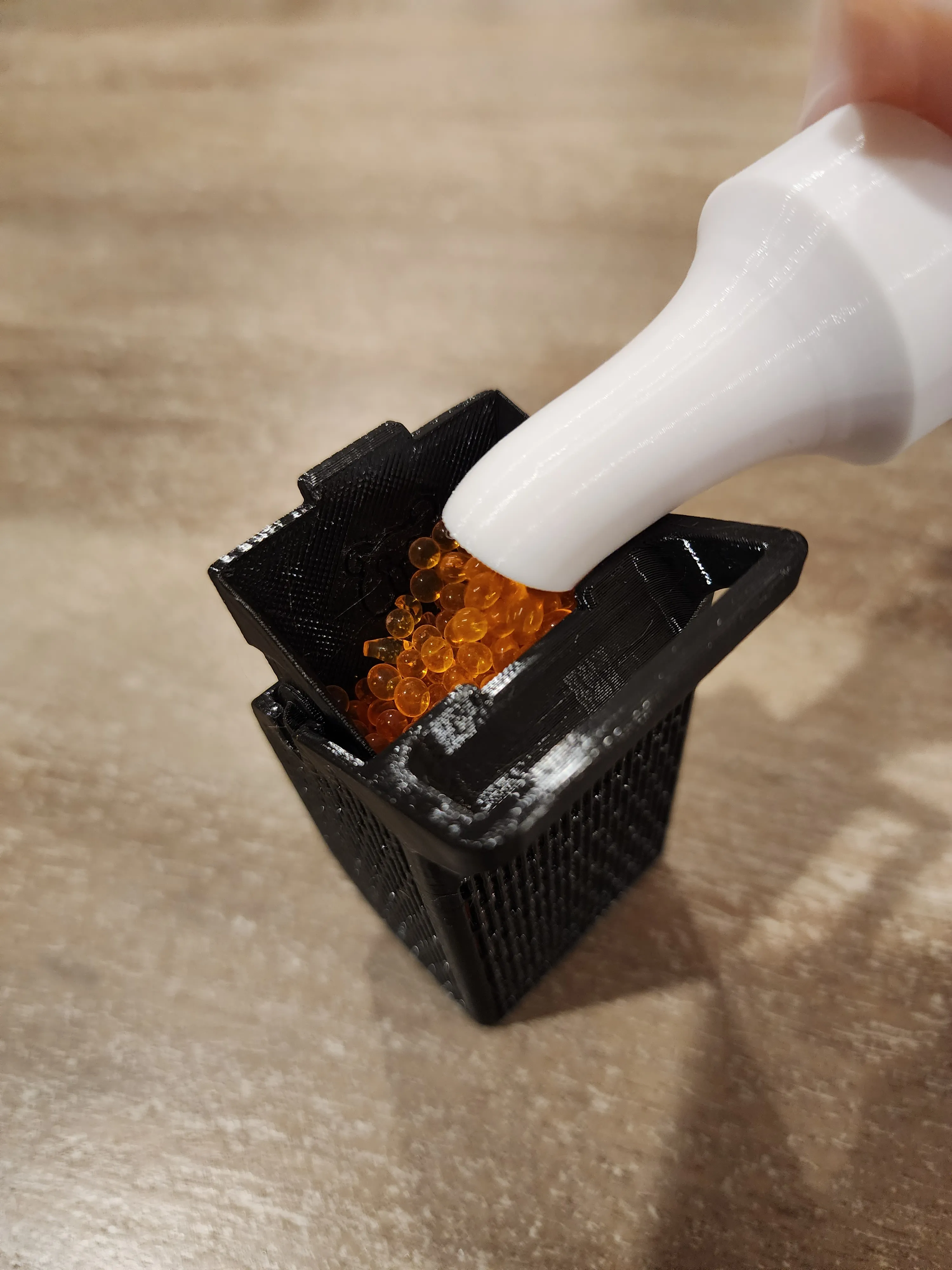 Dry & Dry 1 Quart Pouring Funnel Silica Desiccant by YelTrik Designs ...