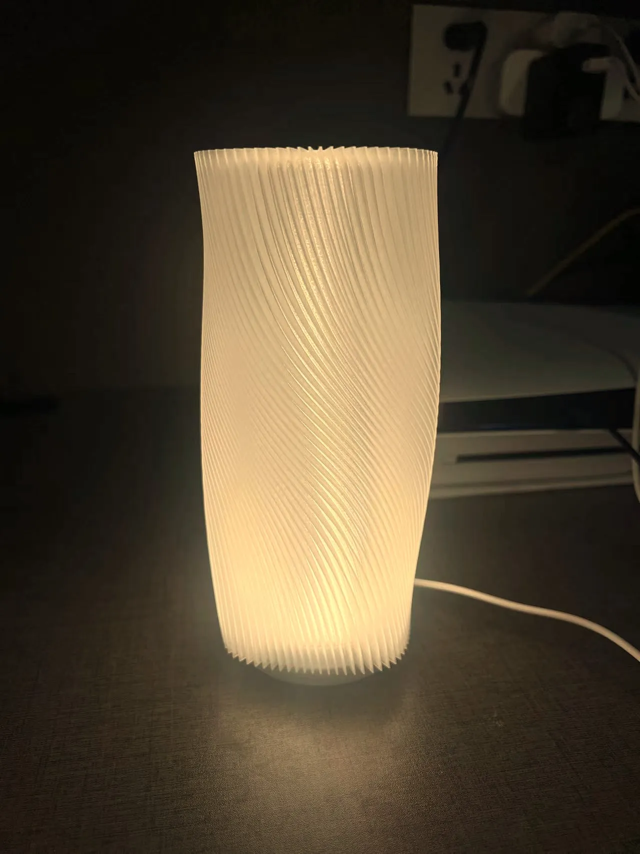 Bambu Lamp kit 001 base v2 (Improved Bambu Lamp Base) by HMJ花喵菌 ...