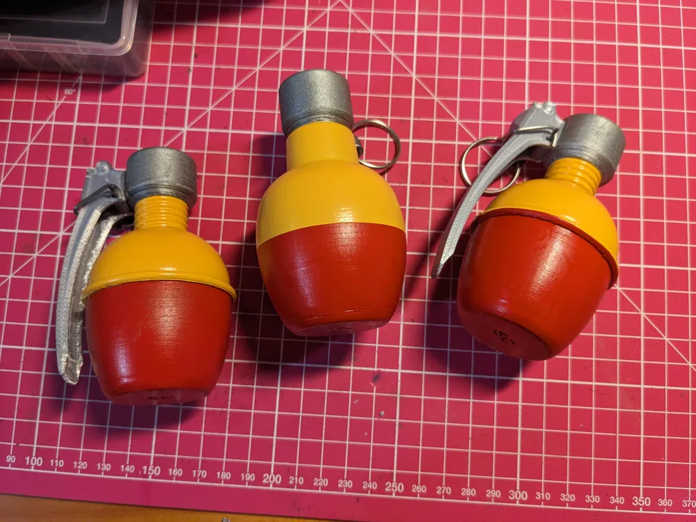 Display / Reenactment French OF37 and DF 37 grenades by CarpeYeti42 - MakerWorld