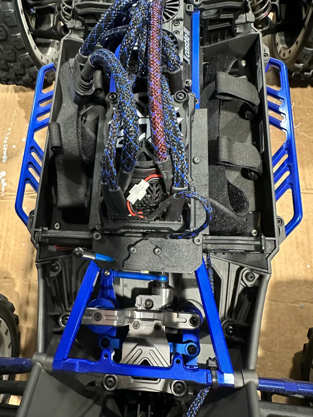 XLX2 Xmaxx安装板 ESC 来自 Boosted - MakerWorld