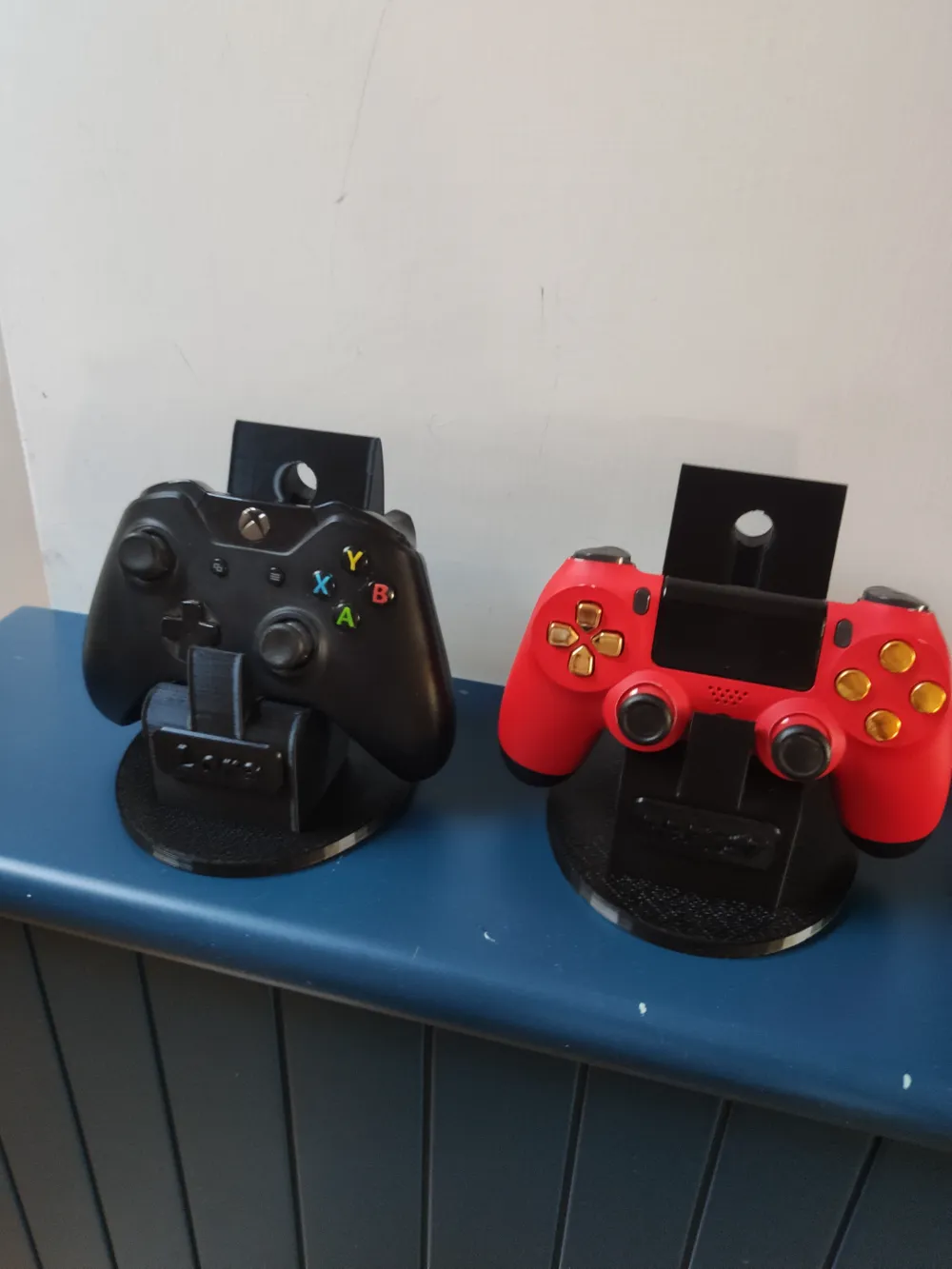 Universal Controller Stand for any controller ps4/ps5/xbox by Wolfman ...