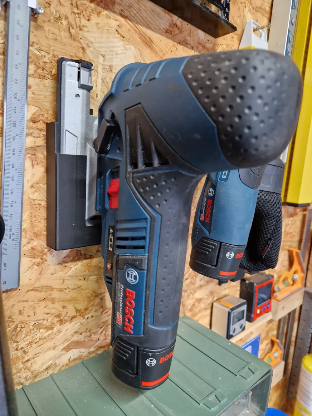 Bosch GST 12V wall mount by jenda.suchanek - MakerWorld