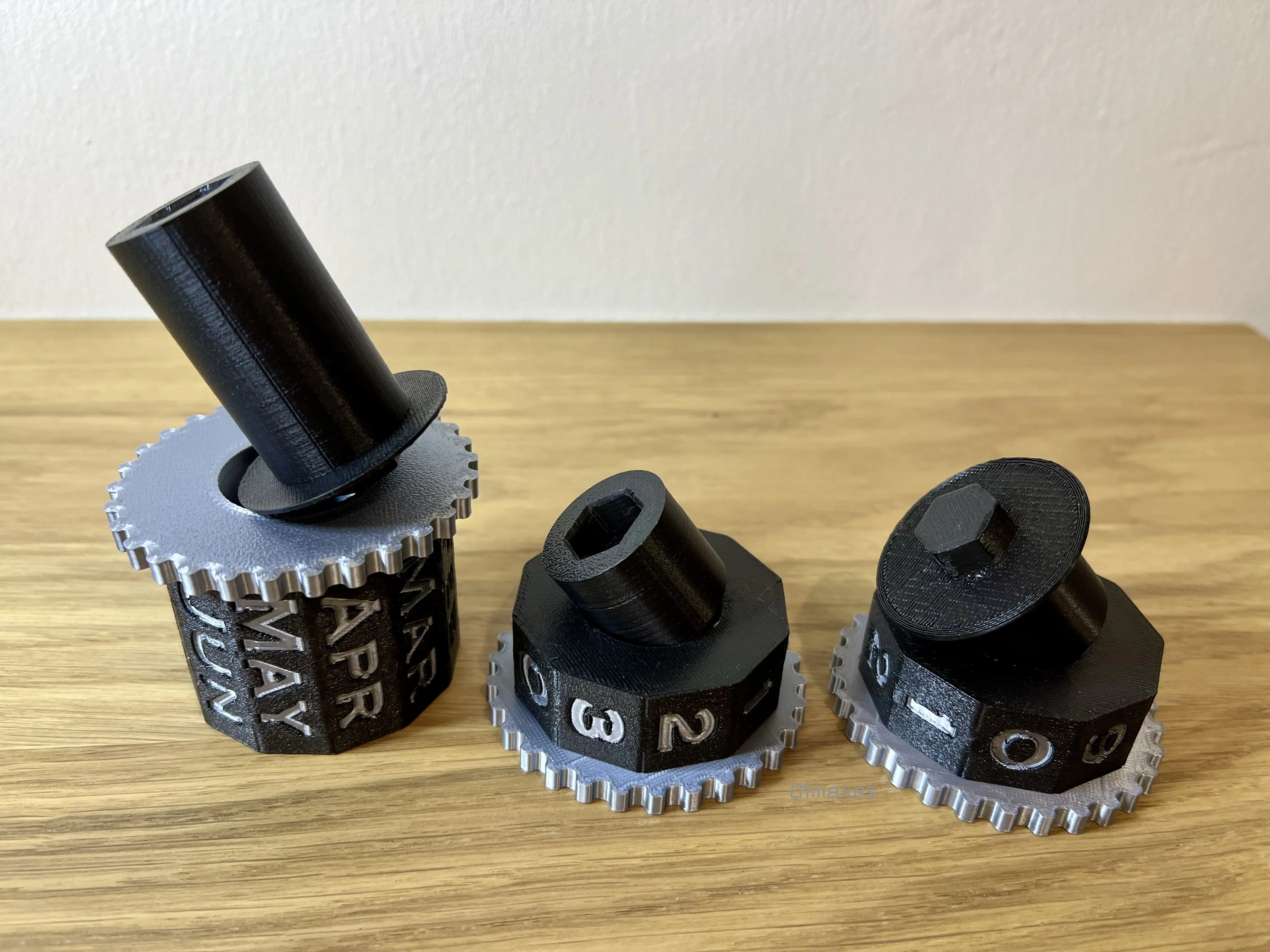 Retro perpetual desk calendar - Free 3D Print Model - MakerWorld
