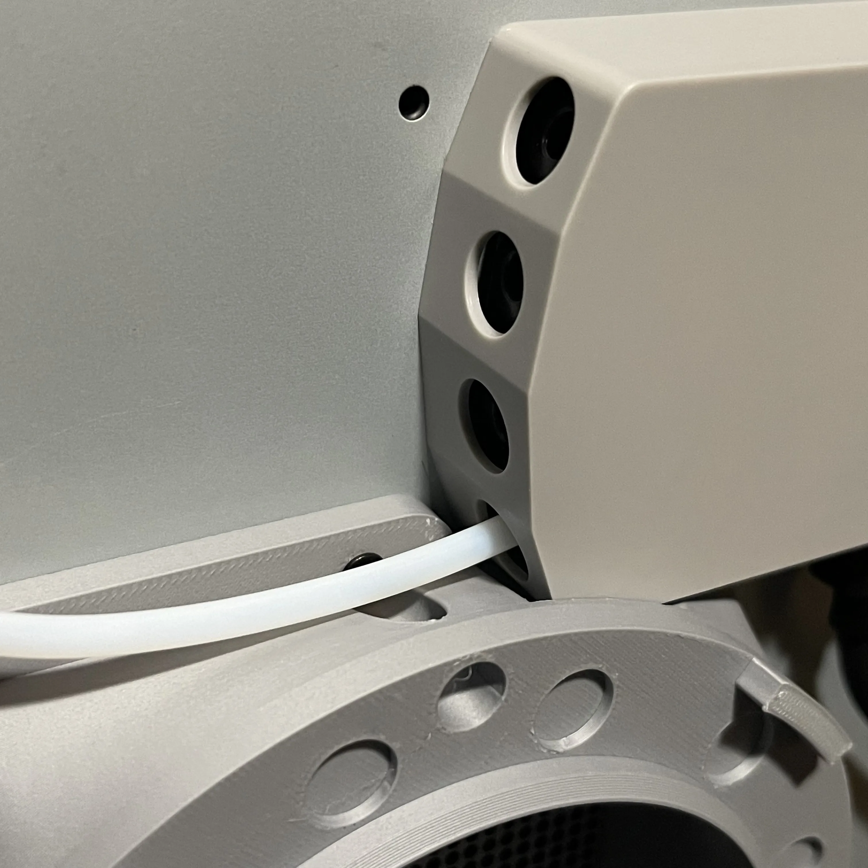 X1C/P1s Magnetic Rear Vent Hose Adapter by RandomKhaos - MakerWorld