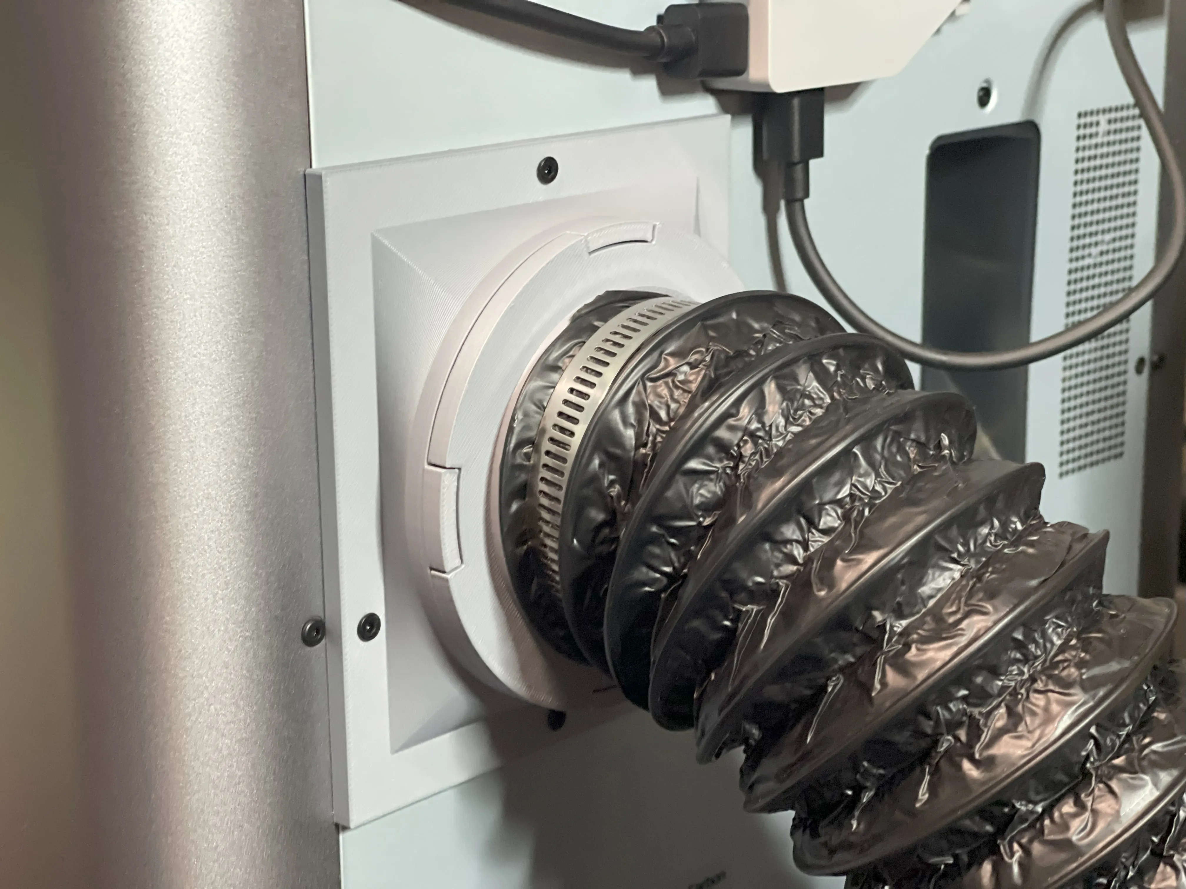 X1C/P1s Magnetic Rear Vent Hose Adapter by RandomKhaos MakerWorld ...