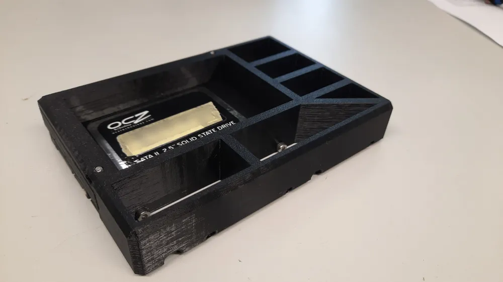 Universal 2.5" to 3.5" HDD / SSD Hot Swap Bay / Backplane Adapter ...