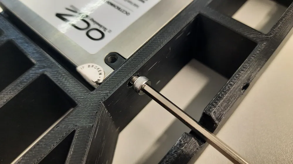 Universal 2.5" to 3.5" HDD / SSD Hot Swap Bay / Backplane Adapter ...