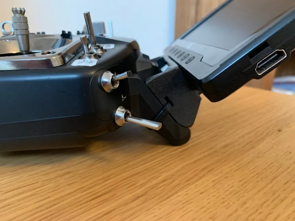 Futaba Monitor Mount V2 by Rasmussen - MakerWorld