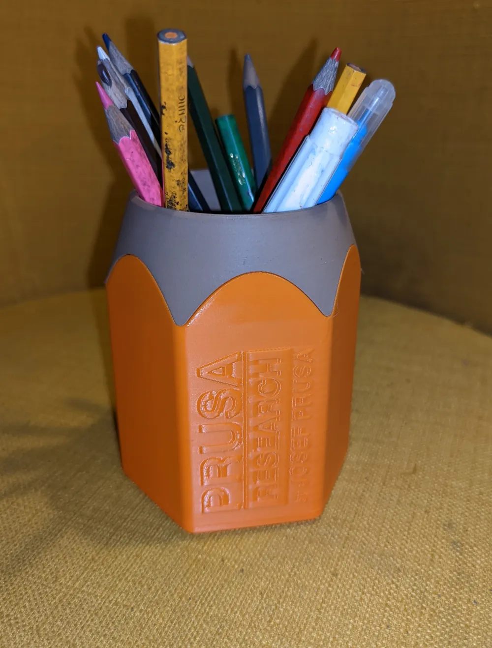 Simple two part pencil holder. by bruno.galam MakerWorld: Download Free ...