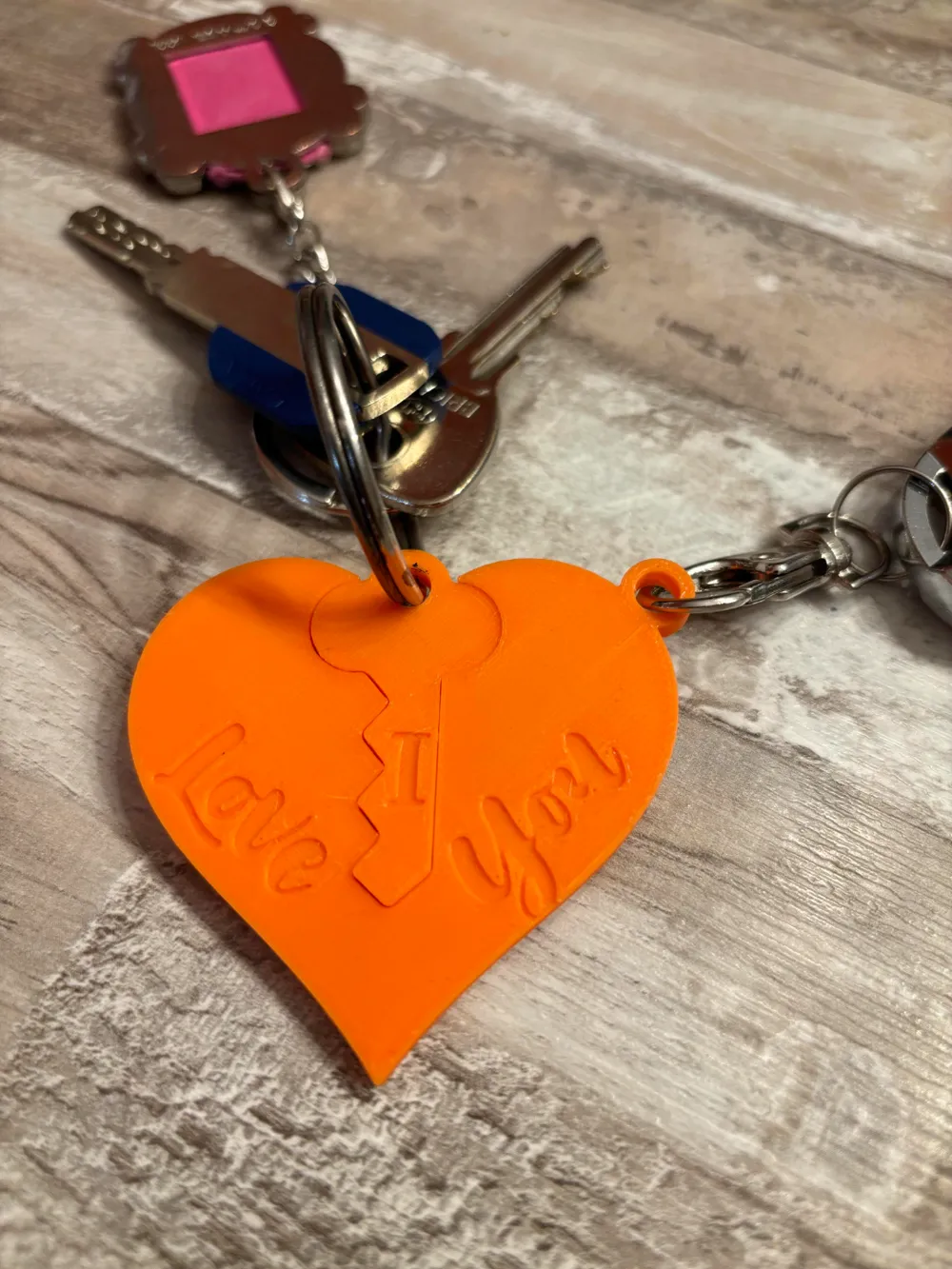 Valentine's day keychain two parts by yanifa54 - MakerWorld