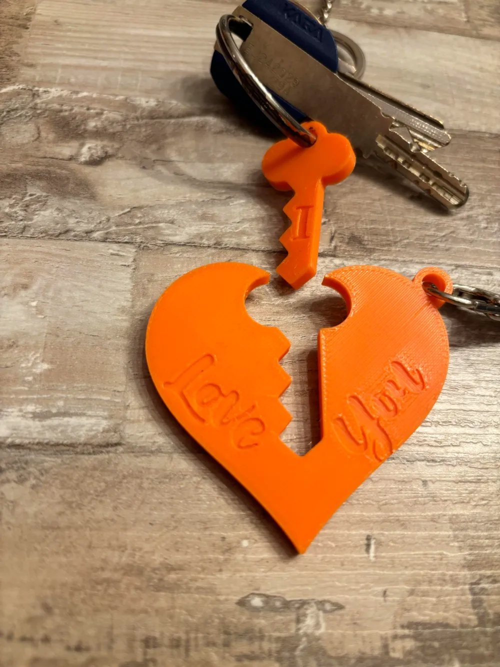 Valentine's day keychain two parts by yanifa54 - MakerWorld