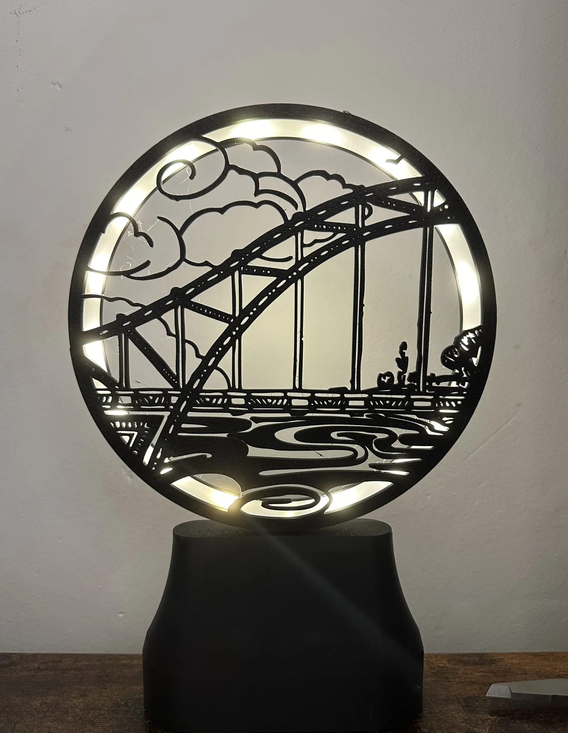 Battery-powered ring light with replaceable panels Remixed by ...